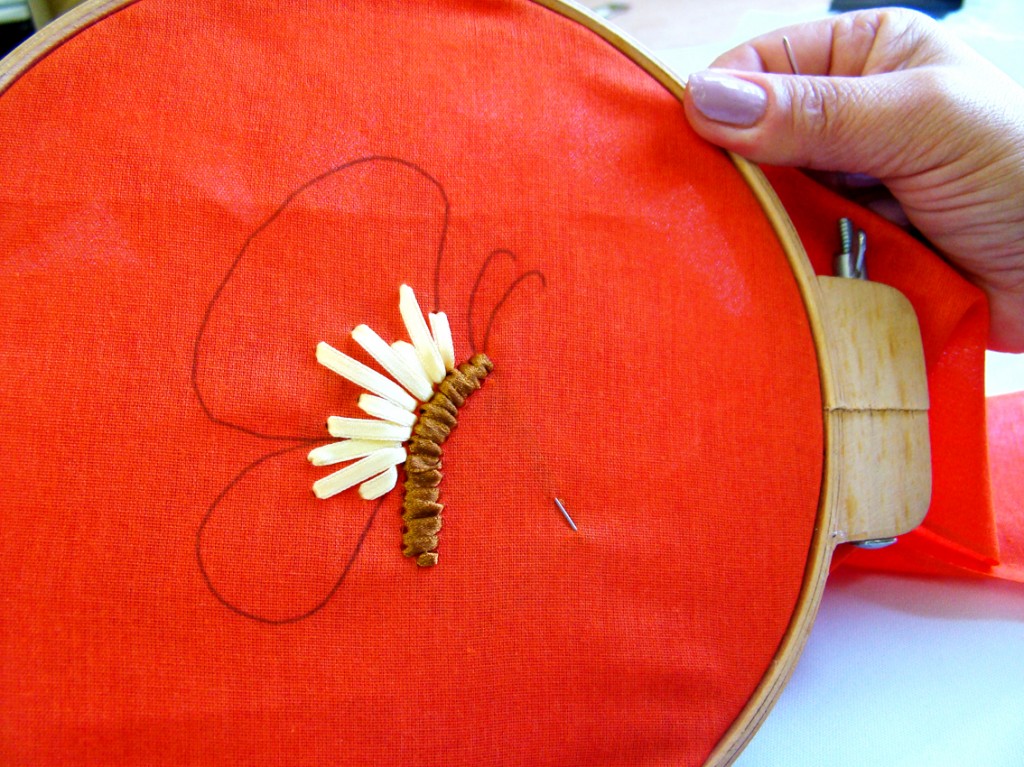 Passo a Passo de Canga de Praia com Bordado de Fitas! - Lojas Linna